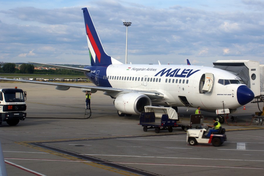 Boeing’s Baby – The 737-600 – Jet Back In Time